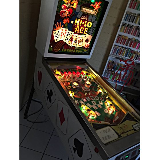 Hi-Lo Ace Pinball Machine - Elite Home Gamerooms